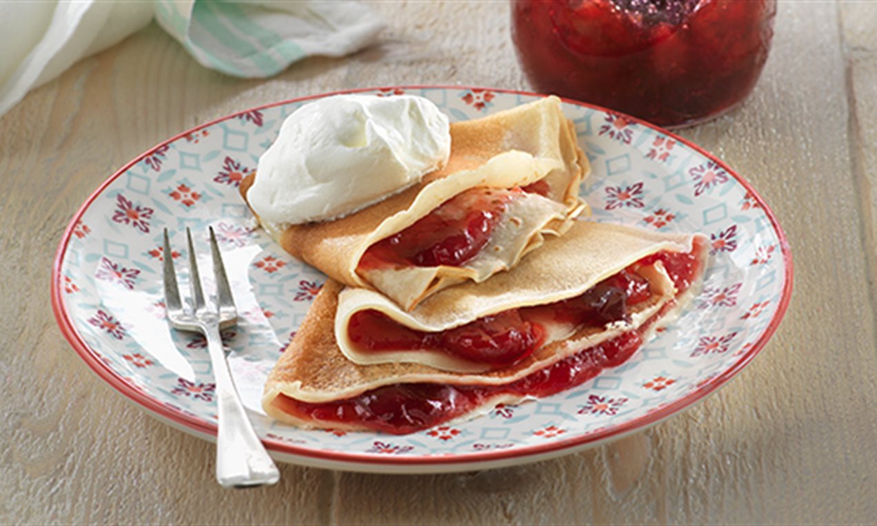 Crepes con mermelada de cereza Receta | Dr. Oetker